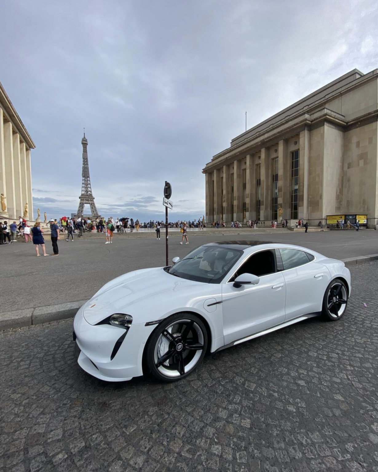 Electrifying Elegance: Navigating the World of Luxury Electric Cars ...